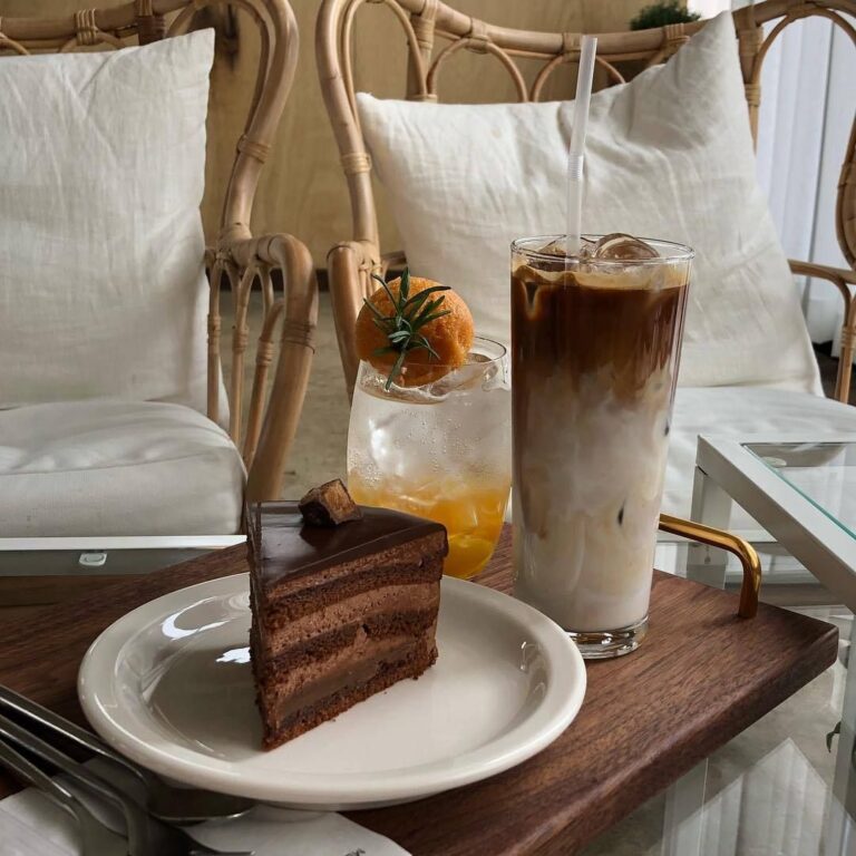 What Is Café Hopping? The Different Types Of Café Hoppers