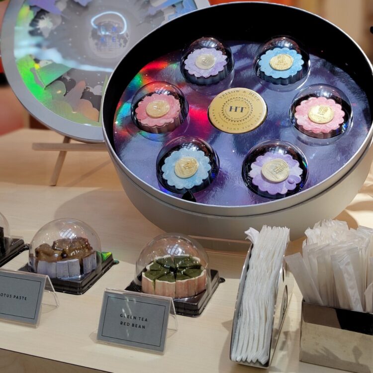 Incredibly Gorgeous Mooncake Gift Sets That Will Amaze You