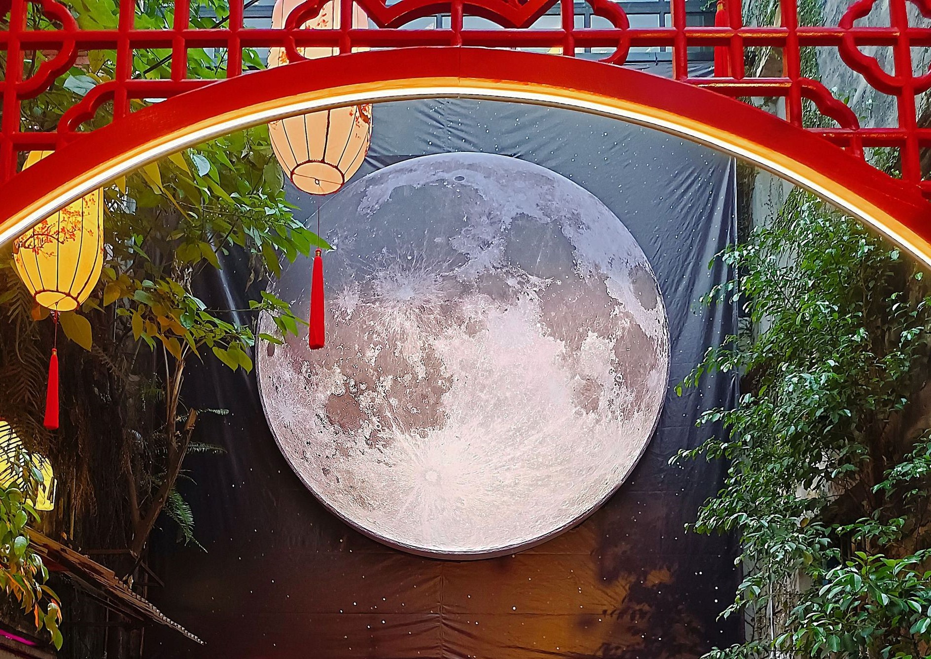 Capture The Giant Full Moon In Kwai Chai Hong To Celebrate Mid-Autumn