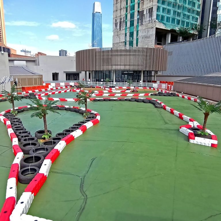 Go-Kart @ LaLaport: Lalaspeed E Kart Raceway!