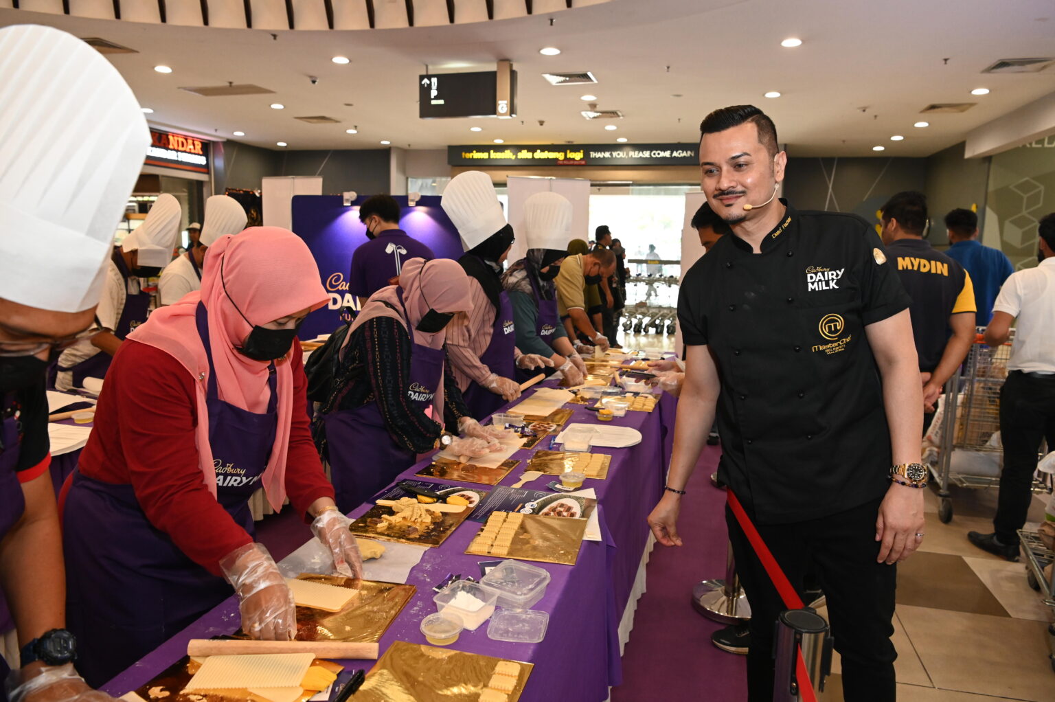 Cadbury Dairy Milk And MYDIN Promotes Act Of Generosity With 'Kuih Raya ...