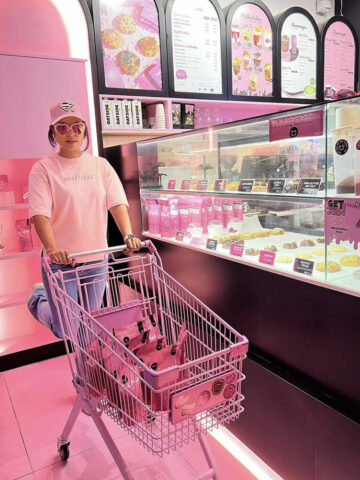 Ainul Cookies & Co: Pink Café For Pink Lovers