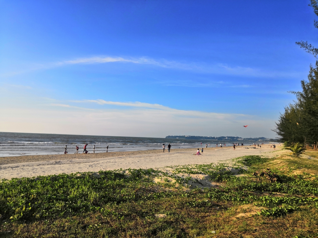 Popular Beach In Miri To Visit With Your Family & Friends!