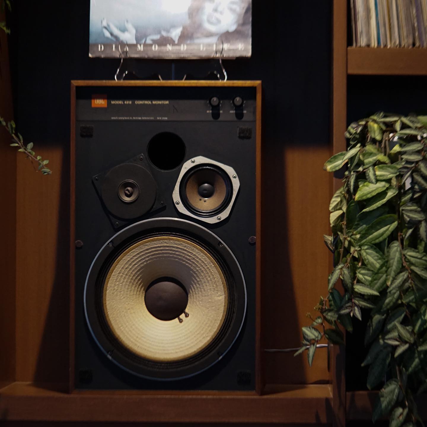 Hidden Listening Bar & Café With 70’s Vibe Is A New Must-Visit In Starhill