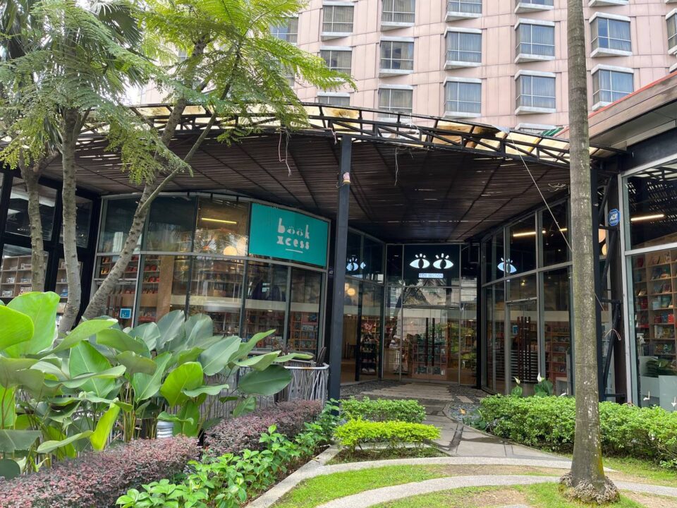 BookXcess The Gardens Mall With Nice View & Affordable Books