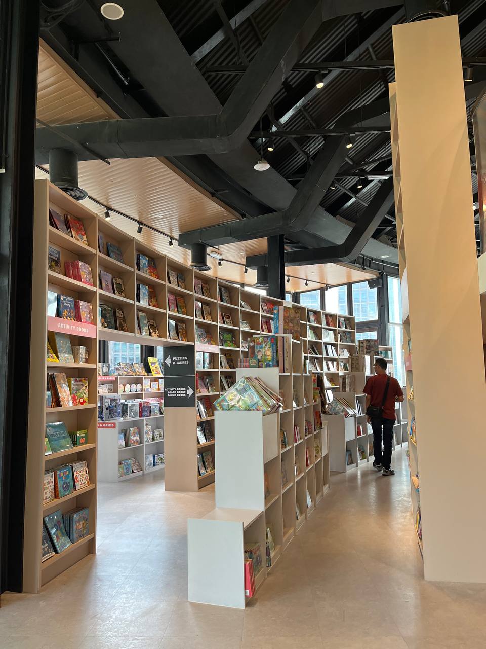 BookXcess The Gardens Mall With Nice View & Affordable Books