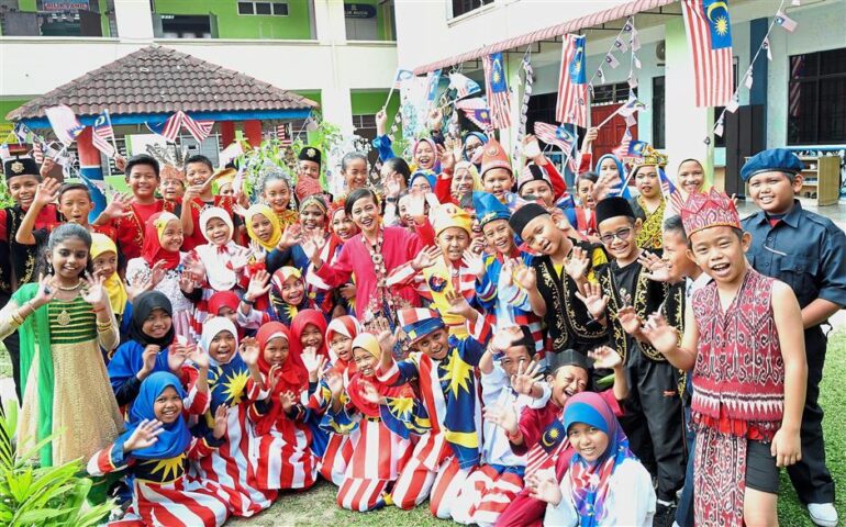 Old Ways Of Celebrating Merdeka During Our Childhood Days